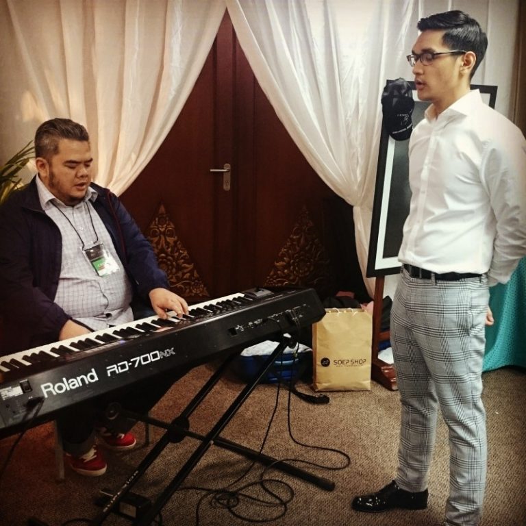 Tentang Indra Aziz – Indra Aziz Vocal Studio